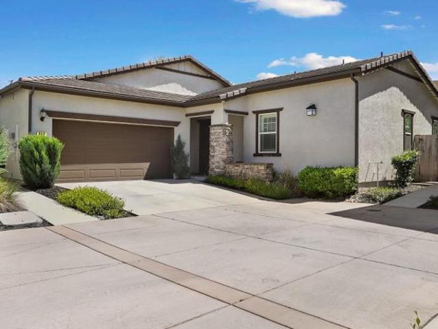 800 Riva Ct, Lodi, CA 95242