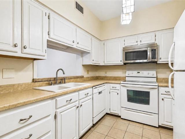 800 Rue Burgundy Street # 223