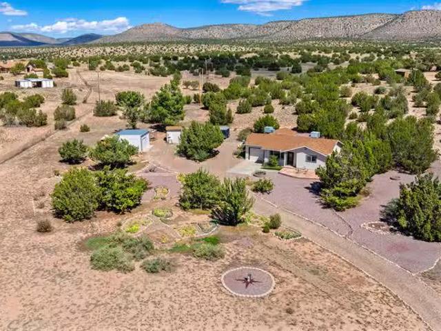 800 W Valleri Ann Rd, Paulden, AZ 86334 MLS 1067593