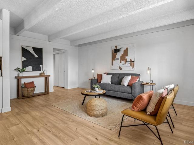 800 W Belleview Avenue # 305