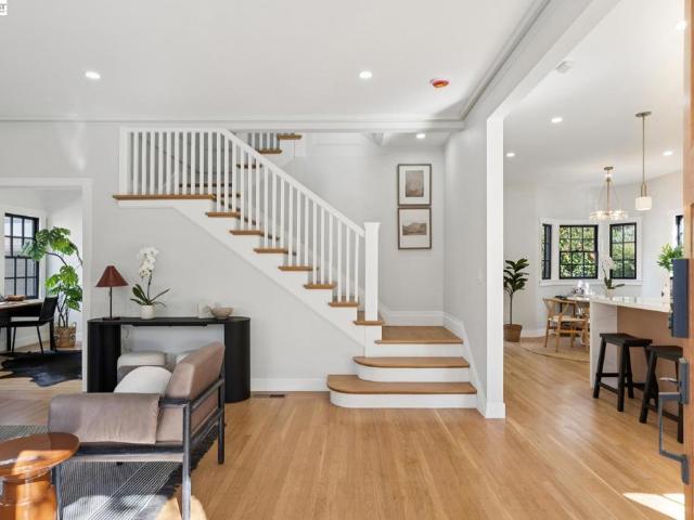 800 Trestle Glen Rd