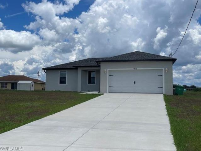 8014 Oakleaf Cir, Labelle, FL 33935