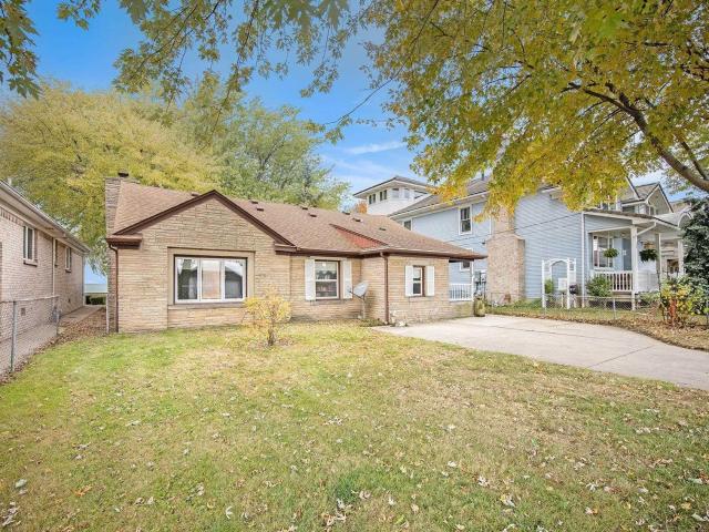8014 Anchor Bay Dr, Clay, MI
