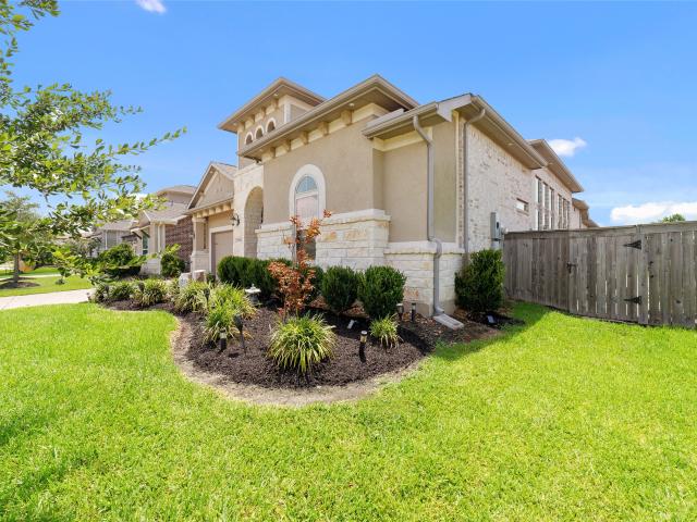 8014 Clearwater Glen Court