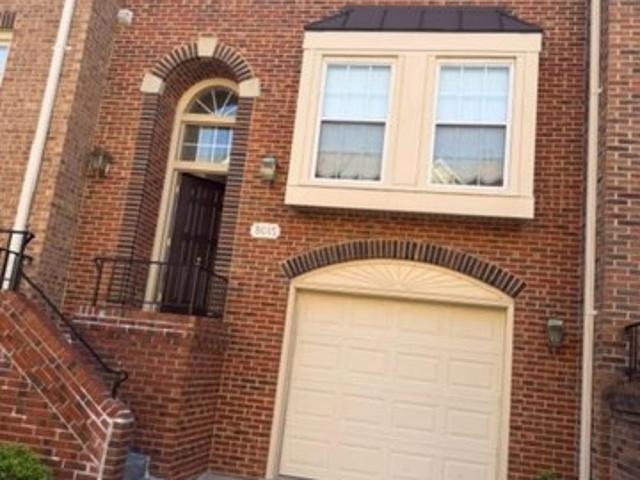 8015 Merry Oaks Ct, Vienna, VA 22182