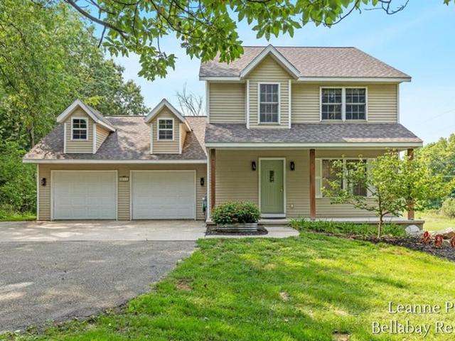 8015 Jericho Ave NE, Rockford, MI 49341
