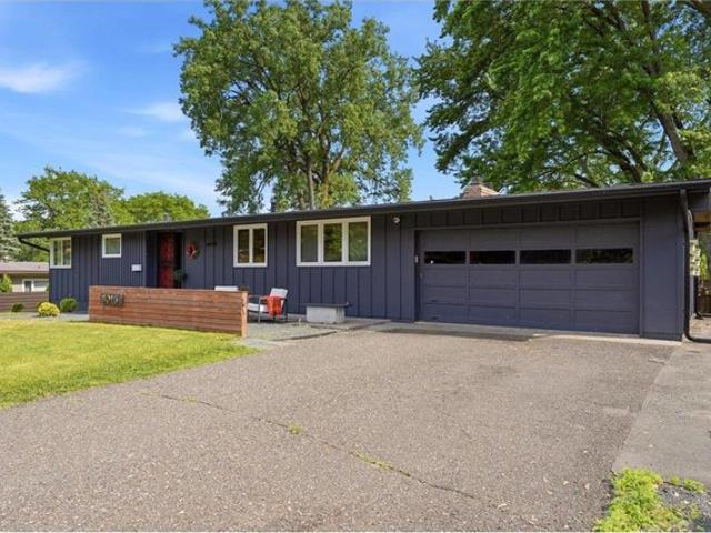 8015 Wynnwood Rd, Golden Valley, MN 55427
