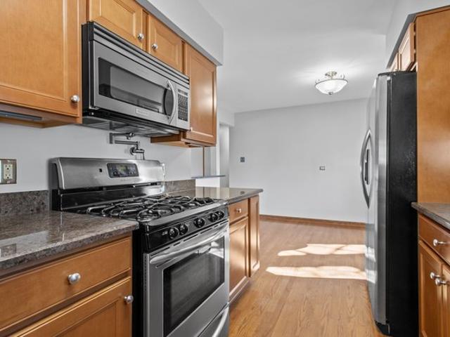 8016 Monaldi Dr, Munster, IN 46321