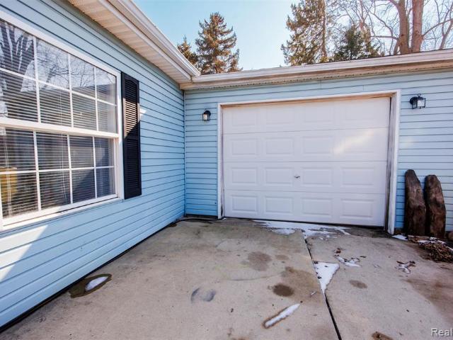 8016 Harbour Drive