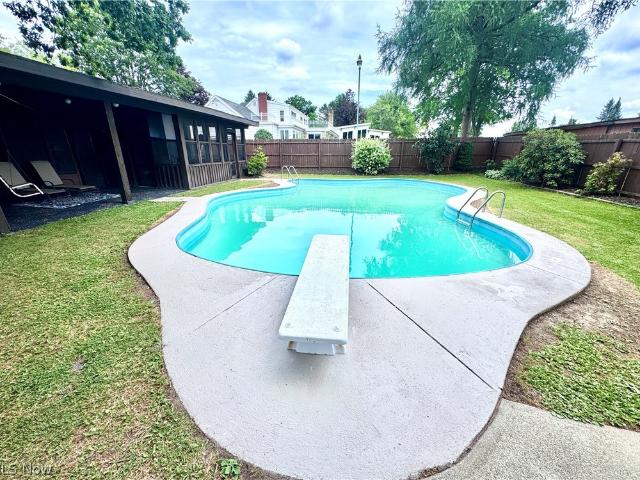 8016 Harris Drive
