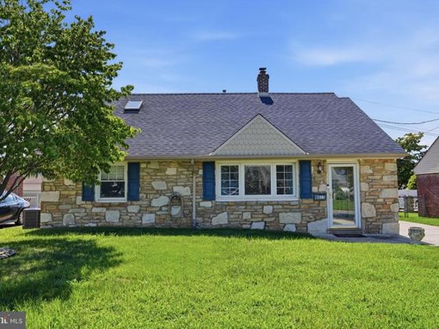 8017 Lenola St, Philadelphia, PA 19136