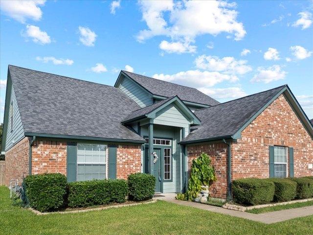 8018 Dogwood Ct, Baytown, TX 77523
