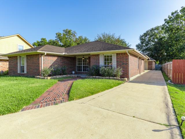 8018 Holiday Lane