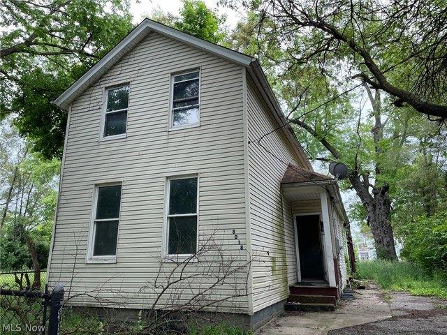 8018 Platt Ave, Cleveland, OH 44104