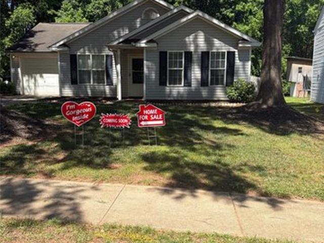 8019 Shiny Meadow Ln, Charlotte, NC 28215