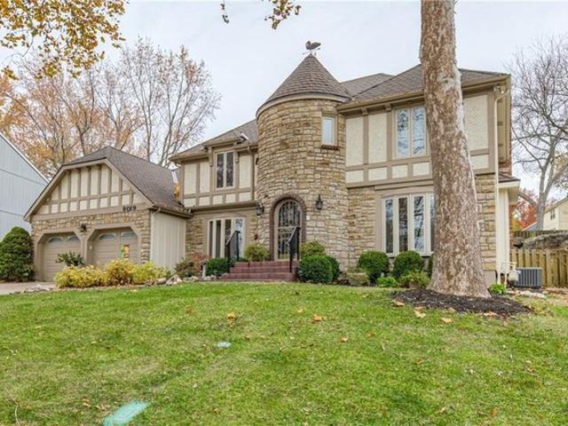 8019 W 113th St, Overland Park, KS 66210