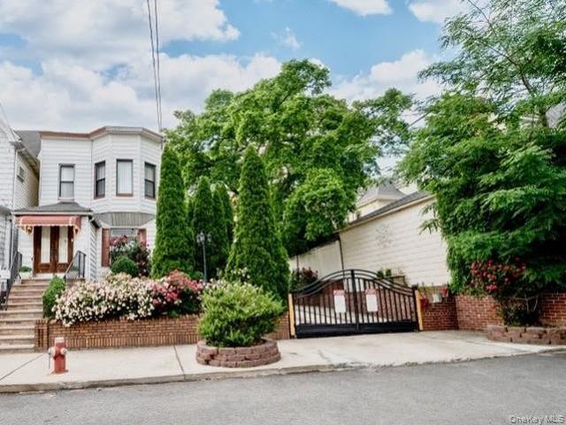 8019 85th Rd, Woodhaven, NY 11421