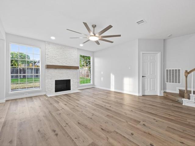 8010 Ashley Circle Dr N, Houston, TX 77071
