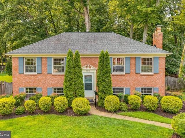 8010 Candlewood Dr, Alexandria, VA 22306