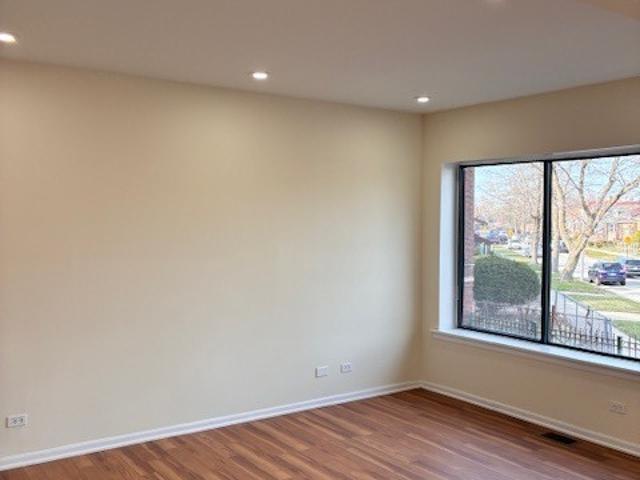 8010 S Ridgeland Ave, Unit 1D, Chicago, IL 60617 | MLS #12604 | Compass
