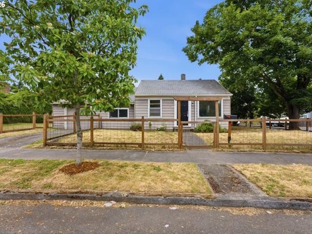 8011 N Clarendon Ave, Portland, OR 97203