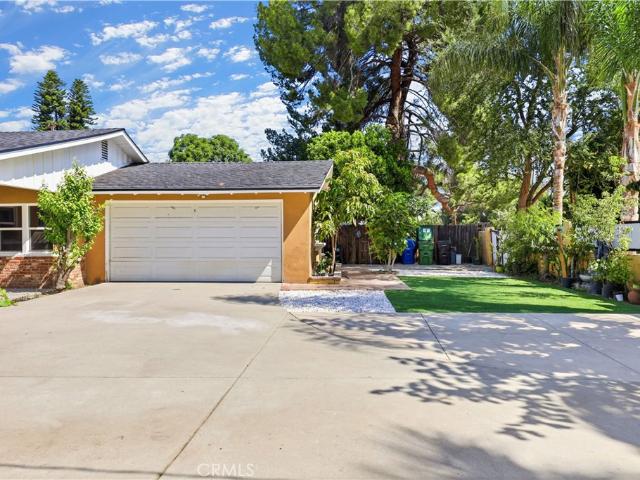 8011 Quartz Ave, Winnetka, CA 91306 | MLS #SR26085 | Compass