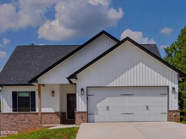 8011 Stone Hollow Dr, Knoxville, TN 37924