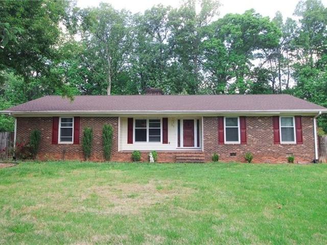 8012 Tam Oshanter Dr, Greensboro, NC 27409