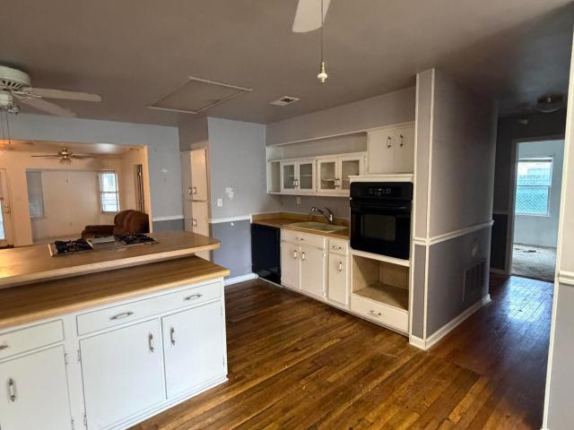 8012 Woodbury Dr