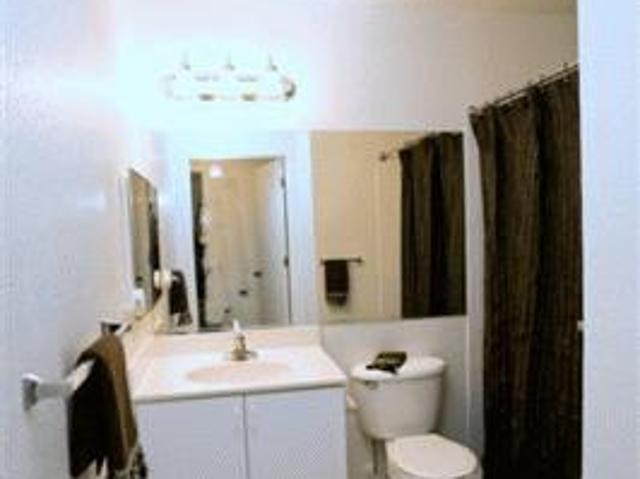 $801 / 3br 1212ft² 3 BR Pine Club with Fabulous Clubhouse