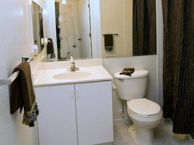 $801 / 3br 1212ft² Family Friendly Pine Club with Playground