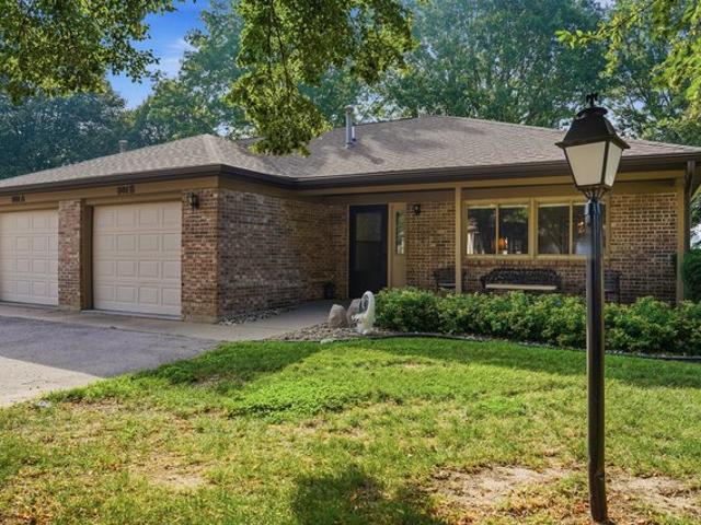 801 Coventry Ln, Sterling, IL 61081