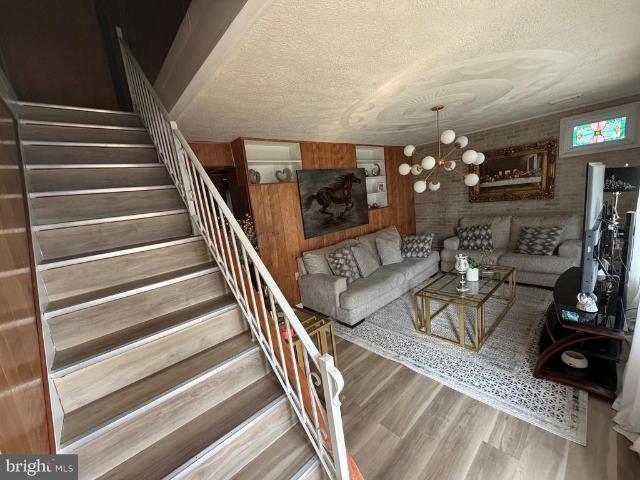 801 Apache Lane