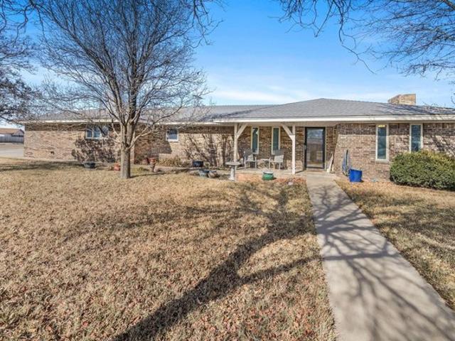801 Arrah St, Friona, TX 79035