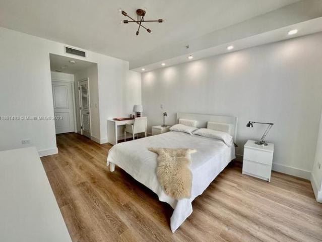 801 Brickell Key Blvd #2404, Miami, FL 33131