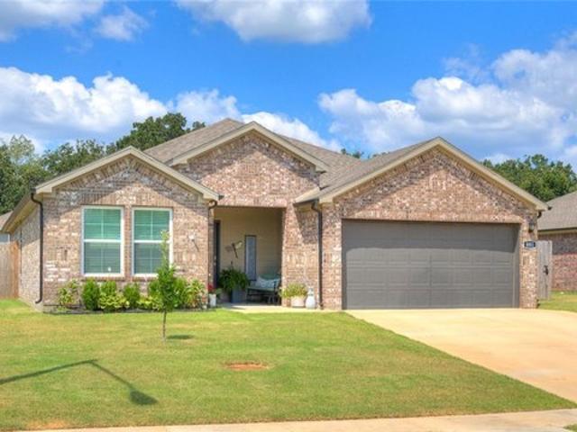 801 Buffalo Ave, Gentry, AR 72734