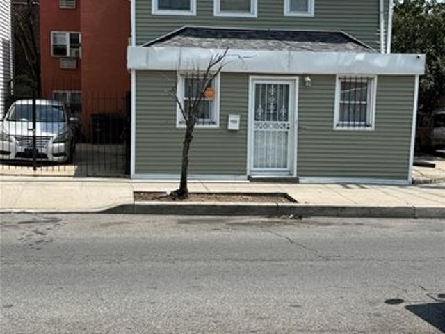 801 E 215th St, Bronx, NY 10467