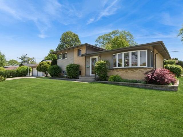 801 E Greenwood Dr, Mount Prospect, IL 60056