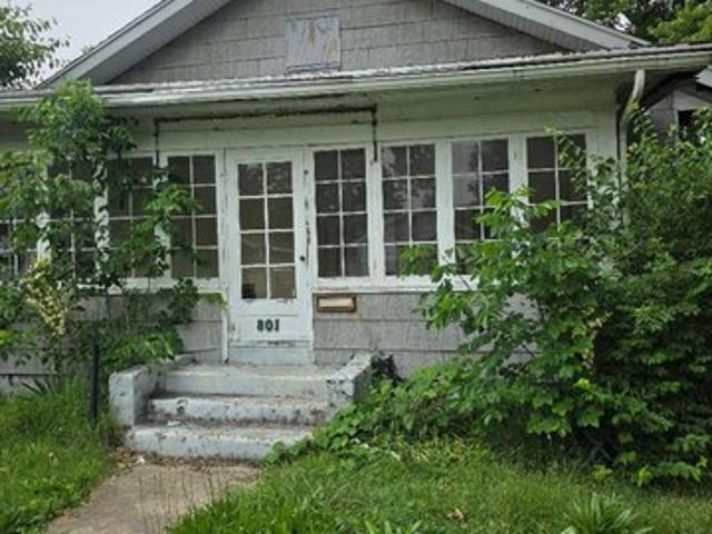 801 Maple St, Zeigler, IL 62999