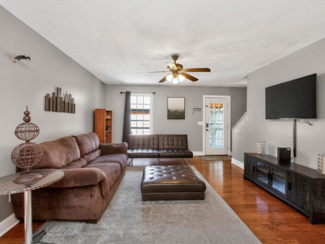 801 N DuPont Ave N