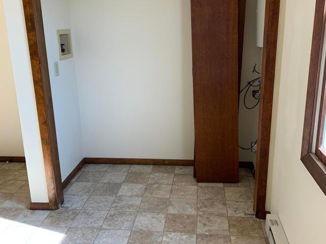801 N HIGH Street