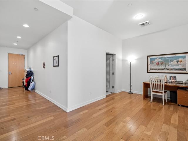 801 S Grand 1611