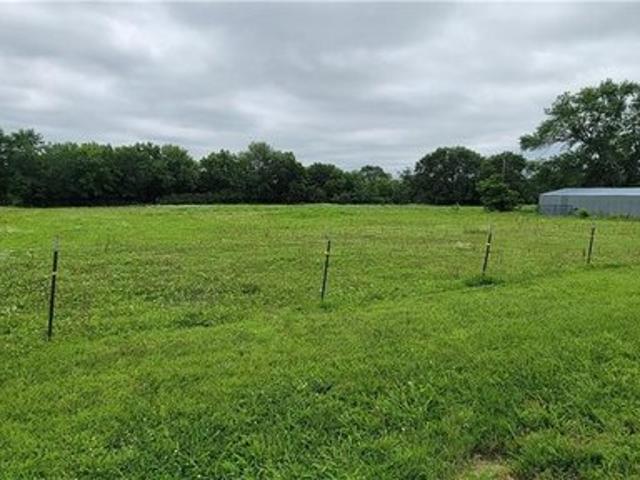 801 S McKinley St, La Harpe, KS 66751