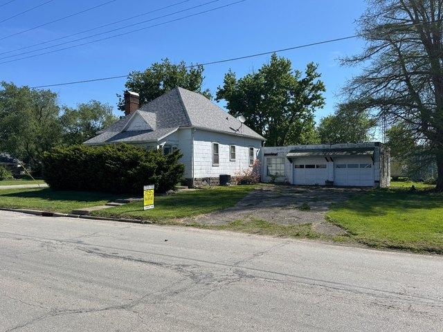 801 S Range St, Oblong, IL 62449