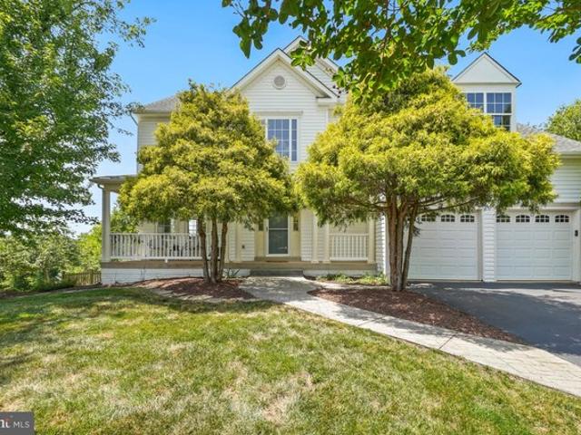 801 Santmyer Dr SE, Leesburg, VA 20175