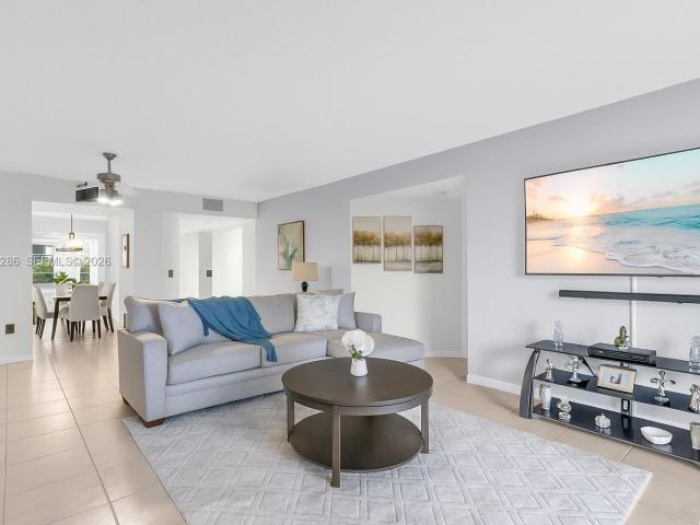 801 SW 138th Ave, Unit 310E, Pembroke Pines, FL 33027 | MLS #A11906