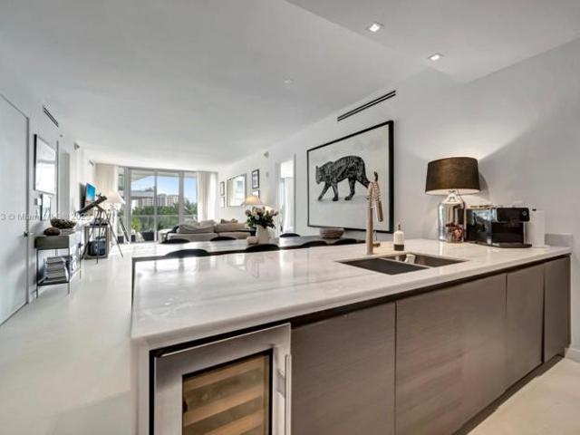 801 Pointe Dr S #302, Miami Beach, FL 33139