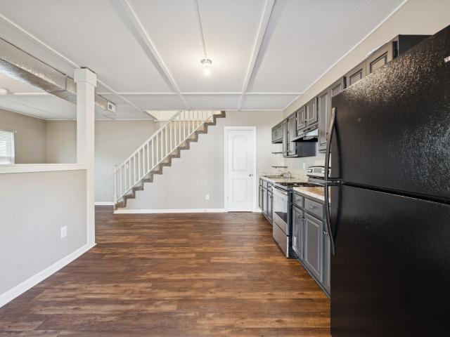 801 Poplar Ave
