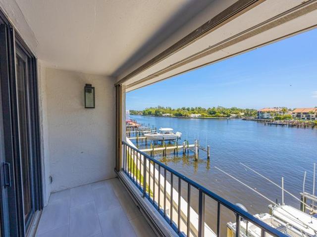 801 Palm Trl Apt 9, Delray Beach, FL 33483