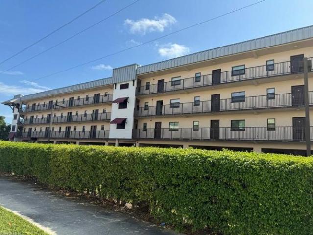 801 River Point Dr #204A, Naples, FL 34102